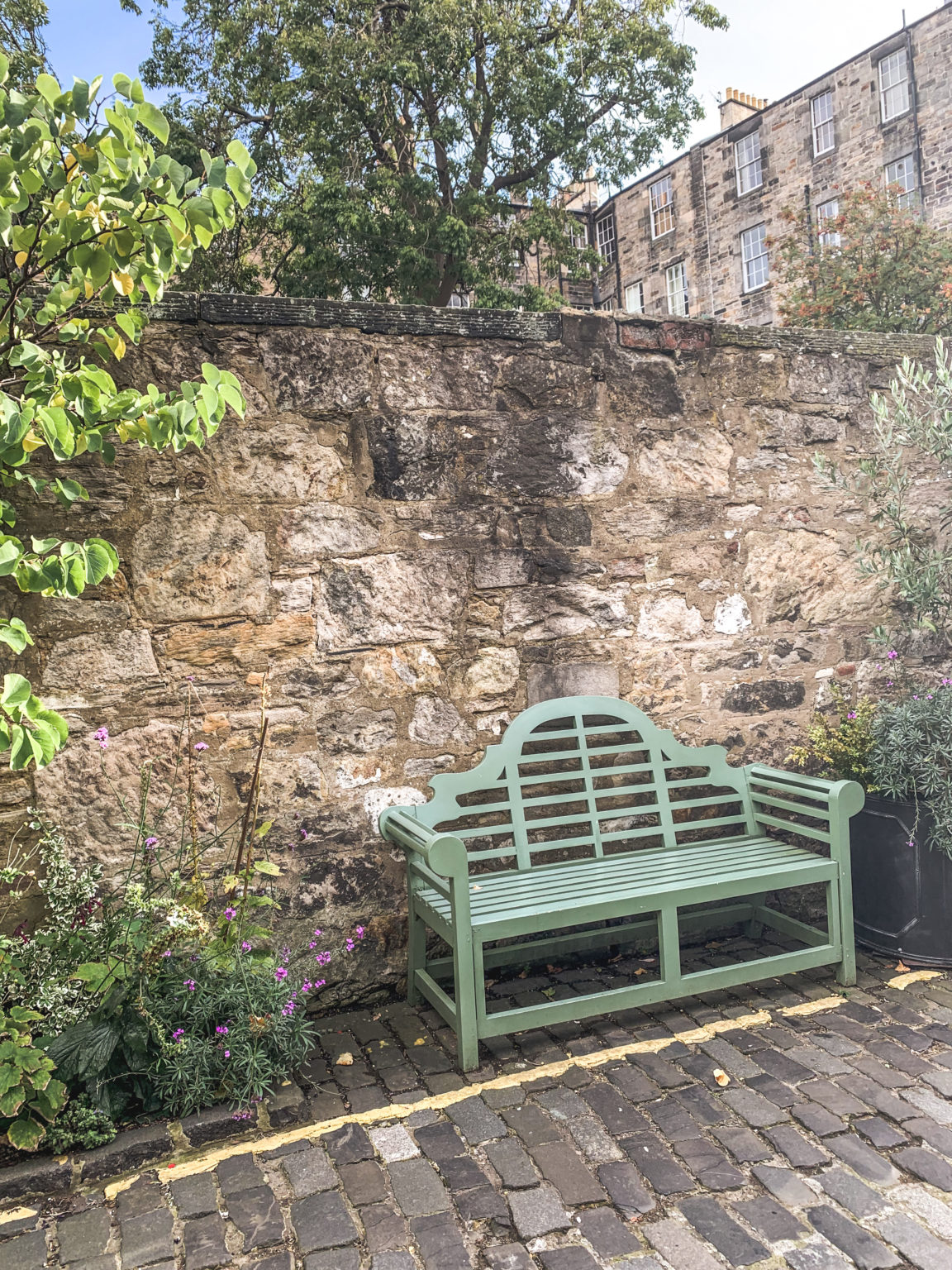 The complete guide to Edinburgh - Wanderlust Ale