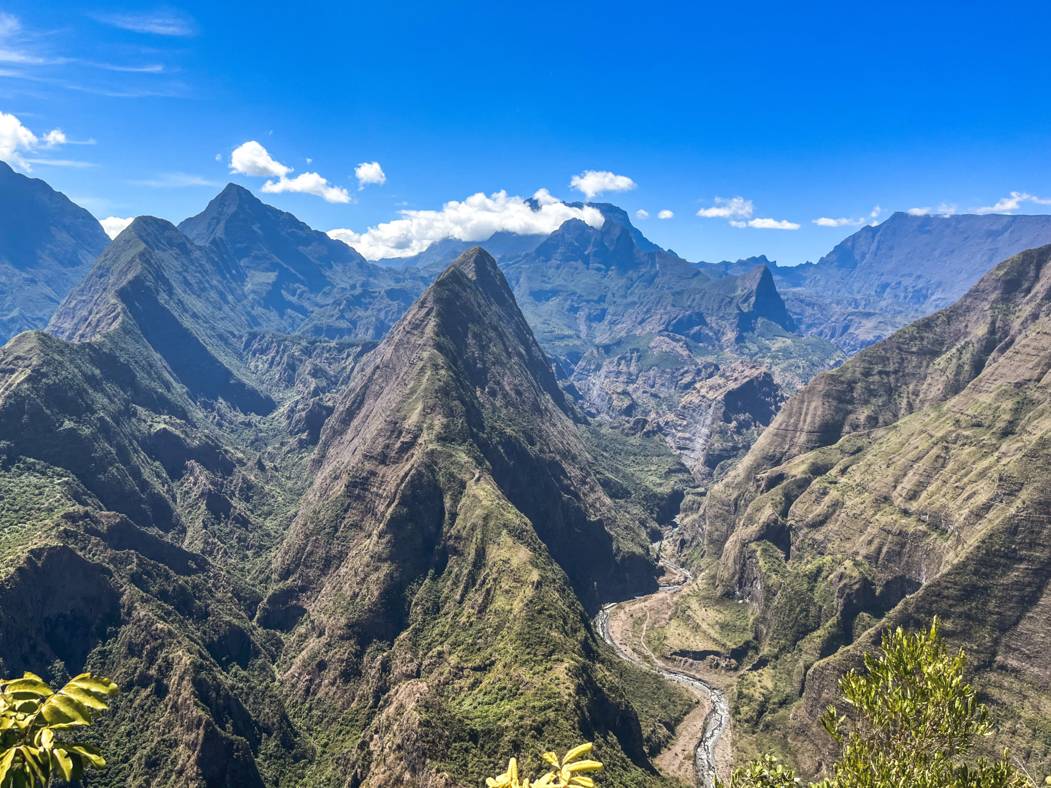 Two activities to get to know the Mafate Cirque in Réunion Island ...